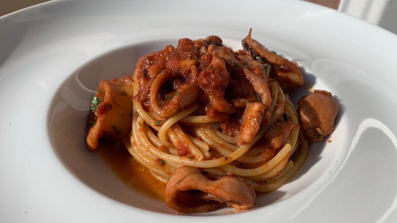 Ragù di Moscardini - Spaghetti al Ragù di Moscardini - YouTube