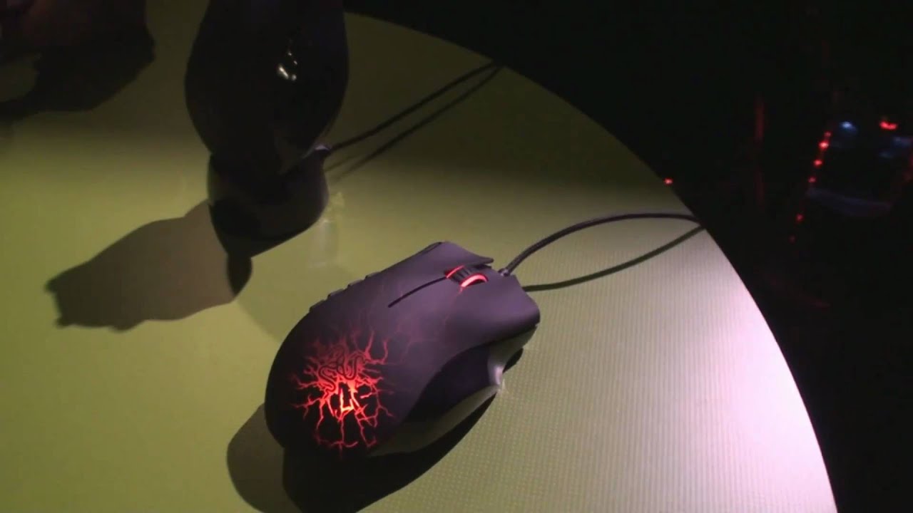 Razer Naga Epic at BlizzCon 2010 - YouTube