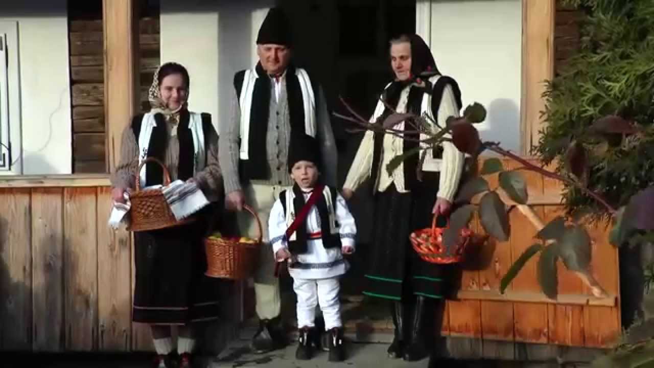 STRAJA - OBICEIURI SI TRADITII - YouTube