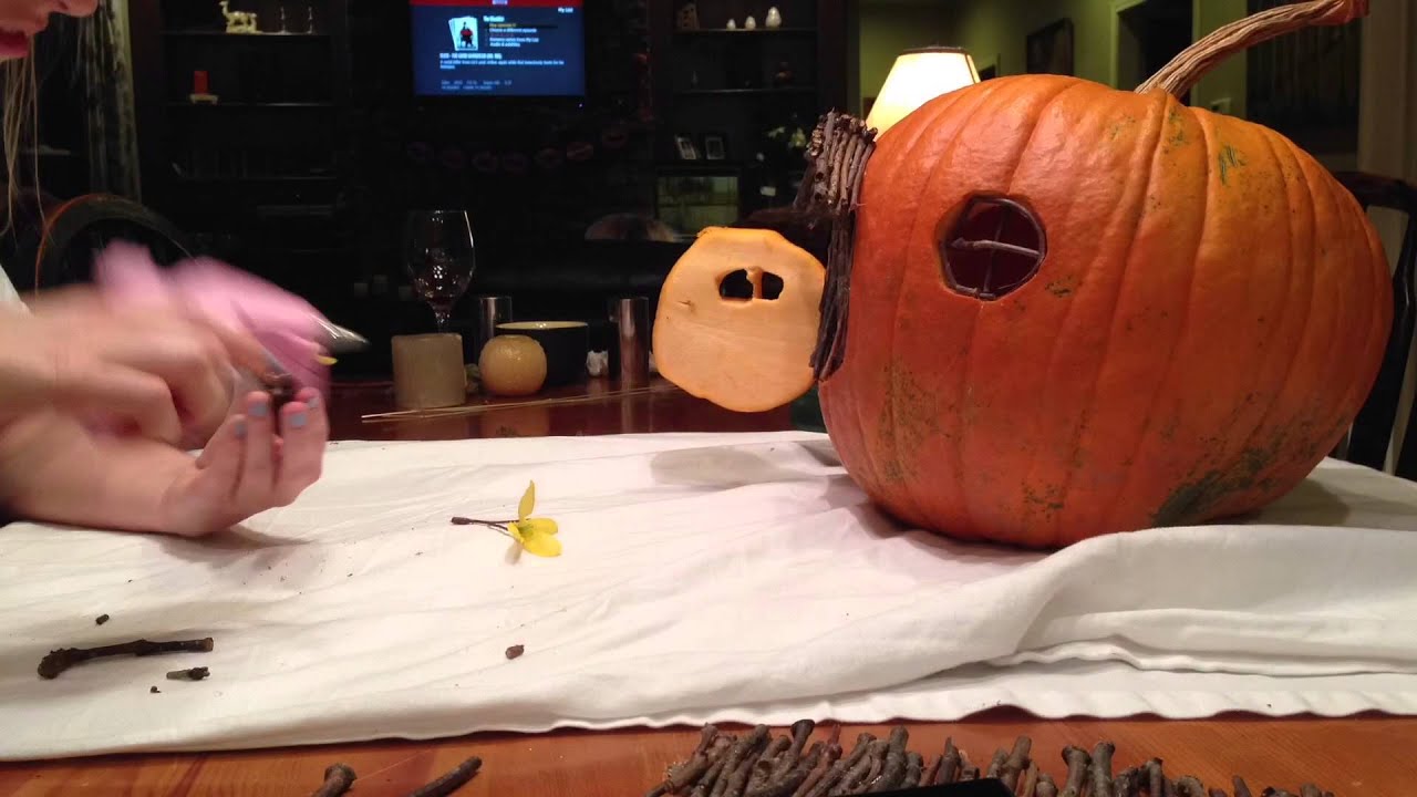 Pumpkin carving Hobbit House - YouTube