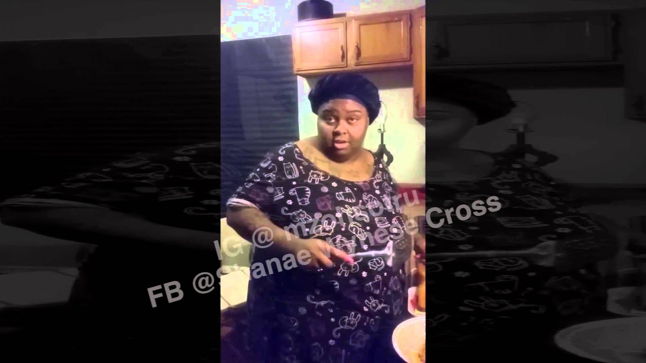 LADY COOKS IN ALUMINUM FOIL PAN - YouTube