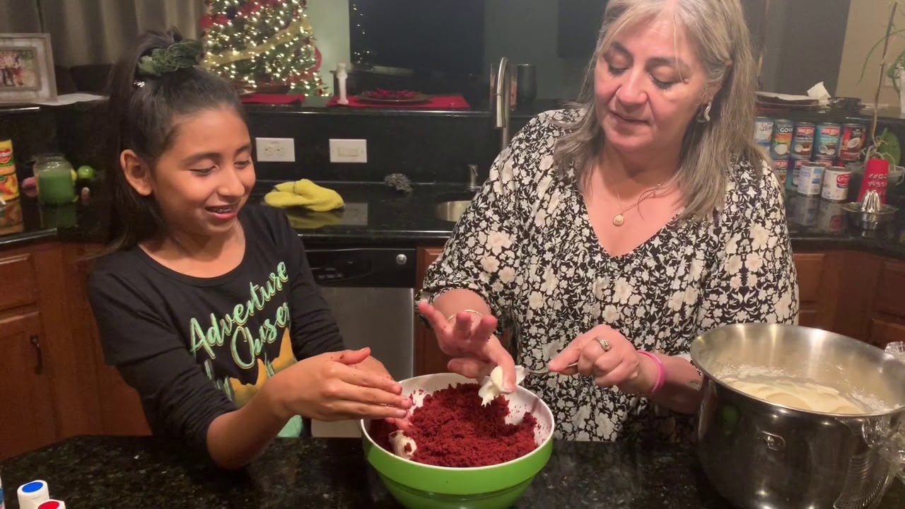 Baking with my aunt! - YouTube
