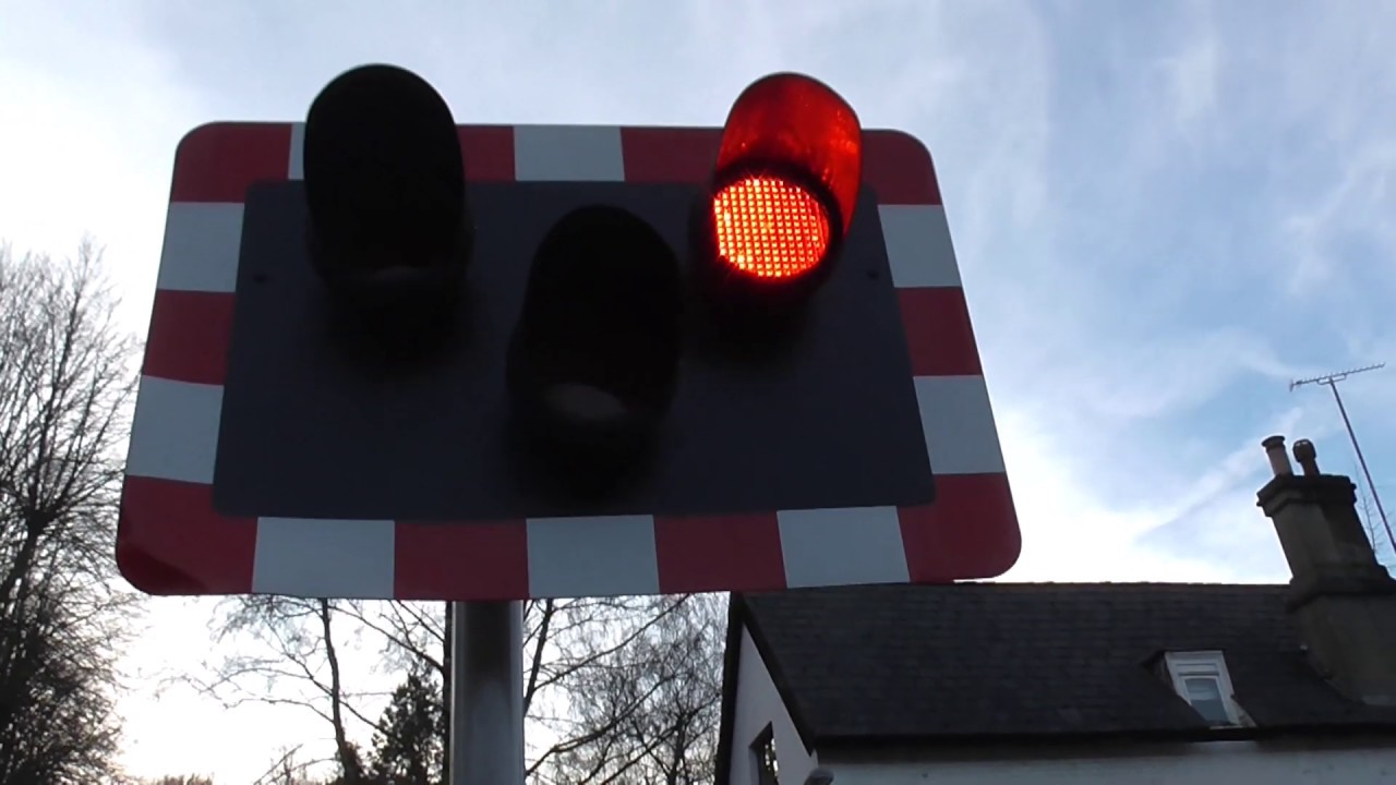 Whyteleafe South Level Crossing, Surrey - YouTube