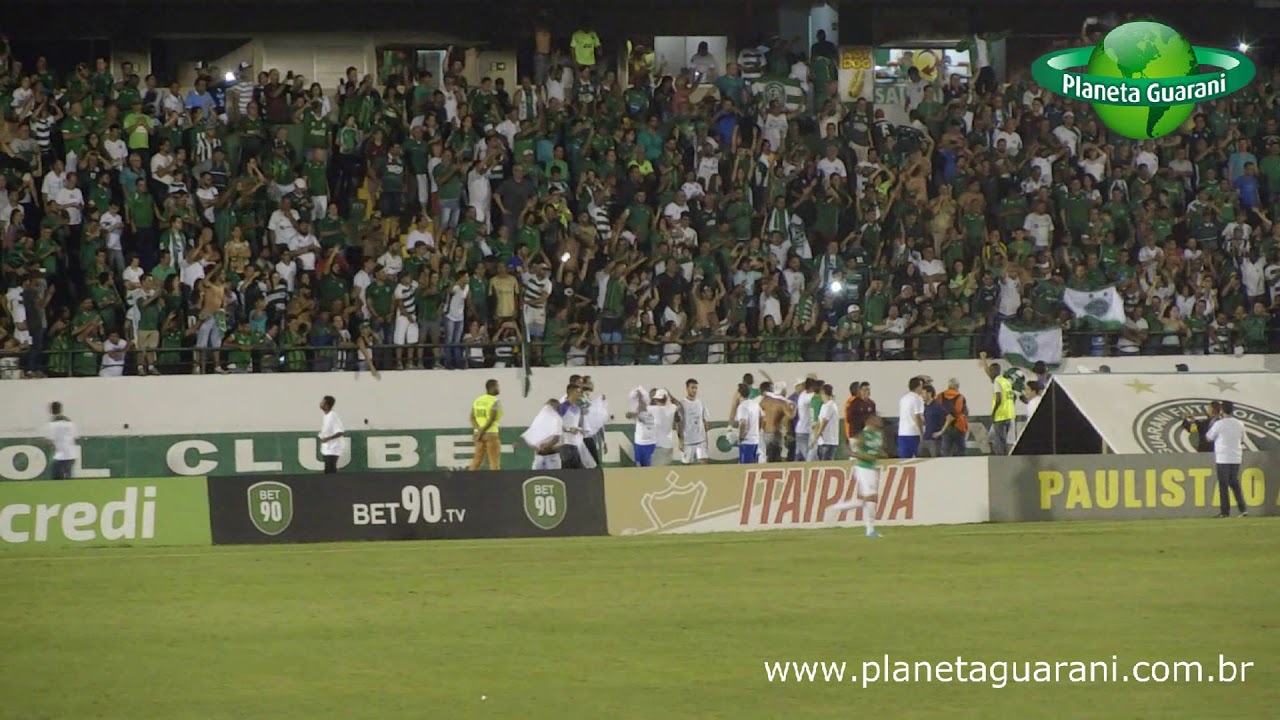 Ao final da partida Torcida Bugrina e jogadores fazem a festa no ...