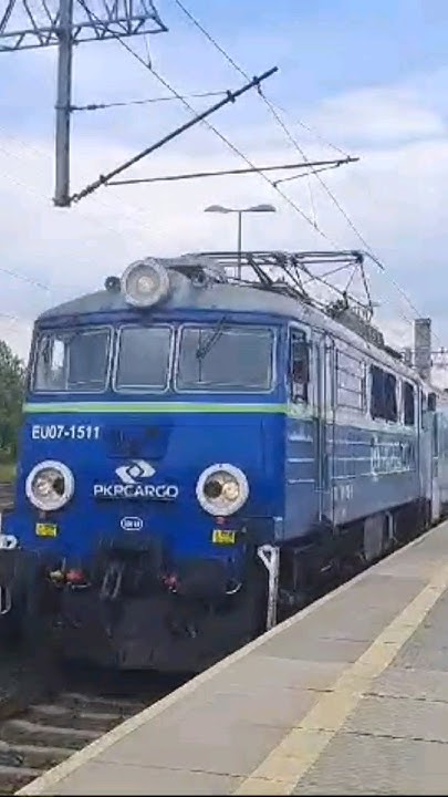 Wjazd EU07-1511 ze składem IC Pomorzanin na stację Jelenia Góra #EU07 - YouTube