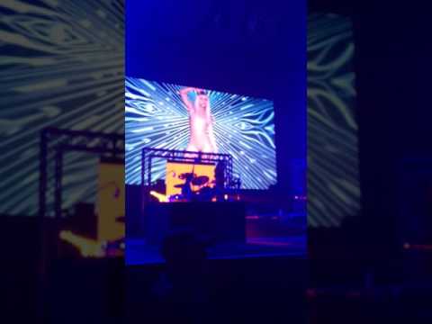 Black M à Amneville 1er avril 2017 Ft shakira COMME MOI