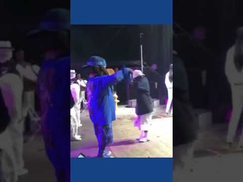 Snoop Dogg & The Crips “ C Walk “ on stage at a GOSPEL SHOW 😂😩😎. - YouTube