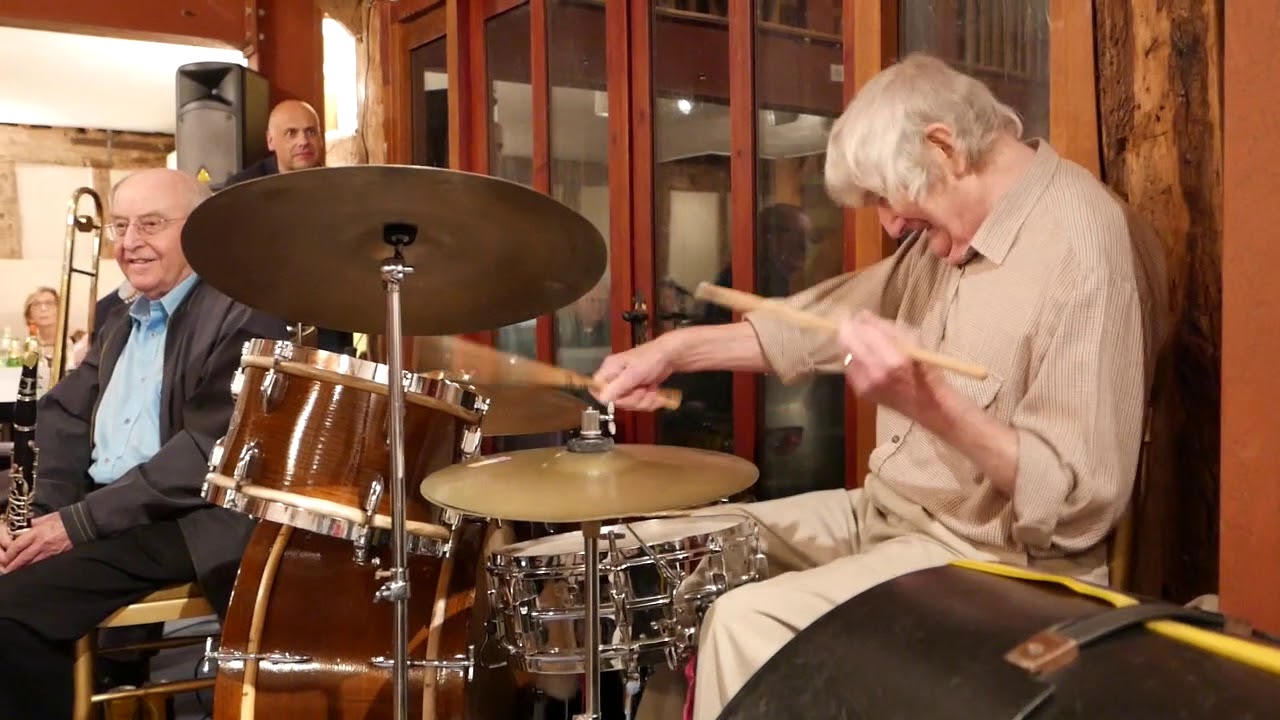 Colin Bowden drum solo - YouTube