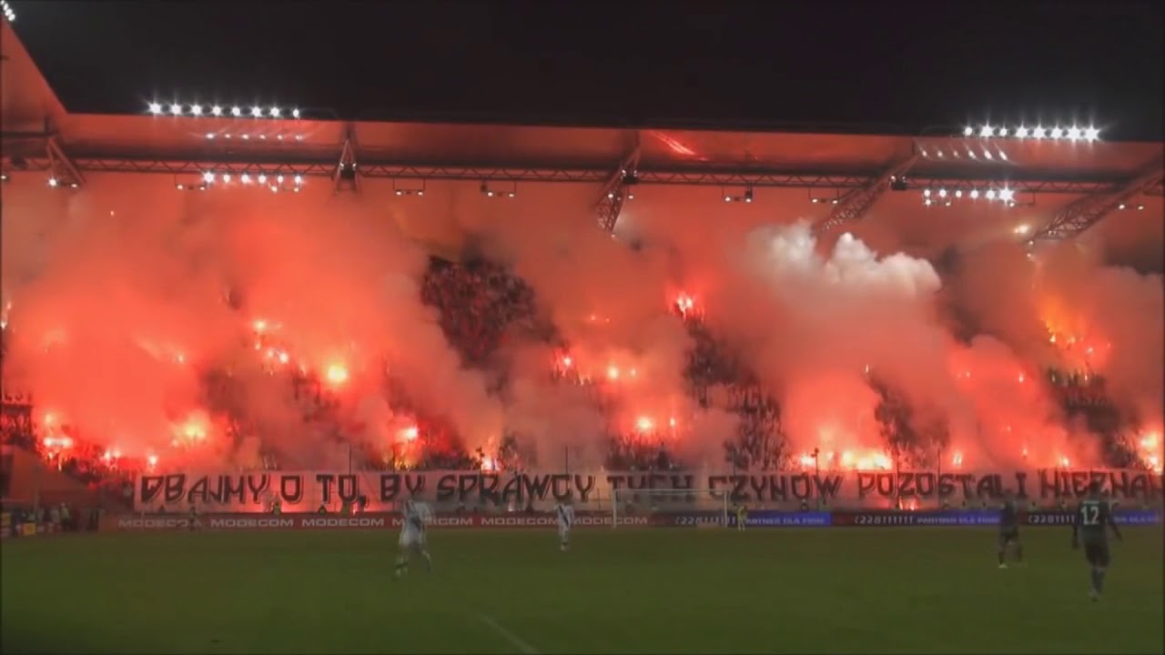 Pyro Show:Legia Warszawa Ultras - YouTube