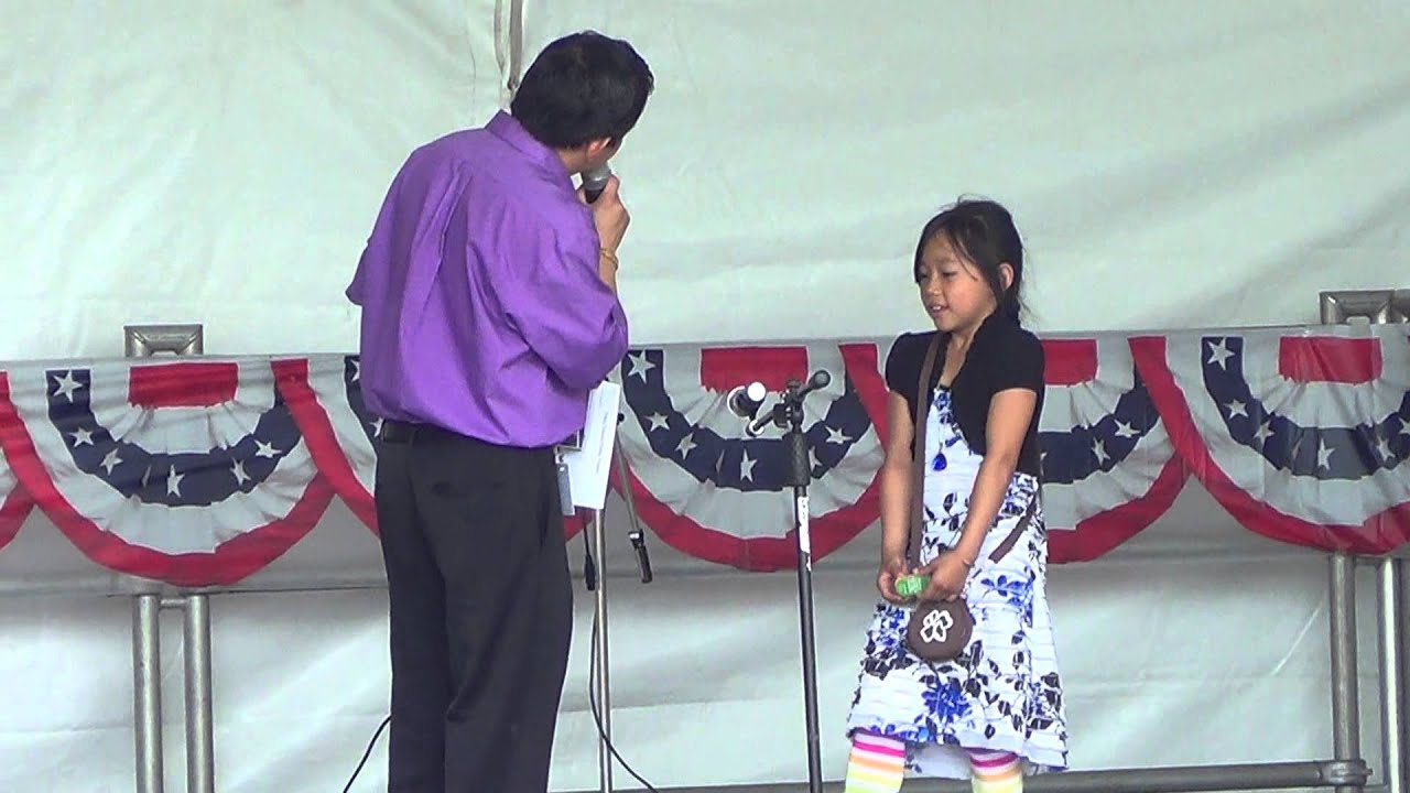 013b-J4 (stage: MC Hmong Riddles-answer?) 2013 - YouTube