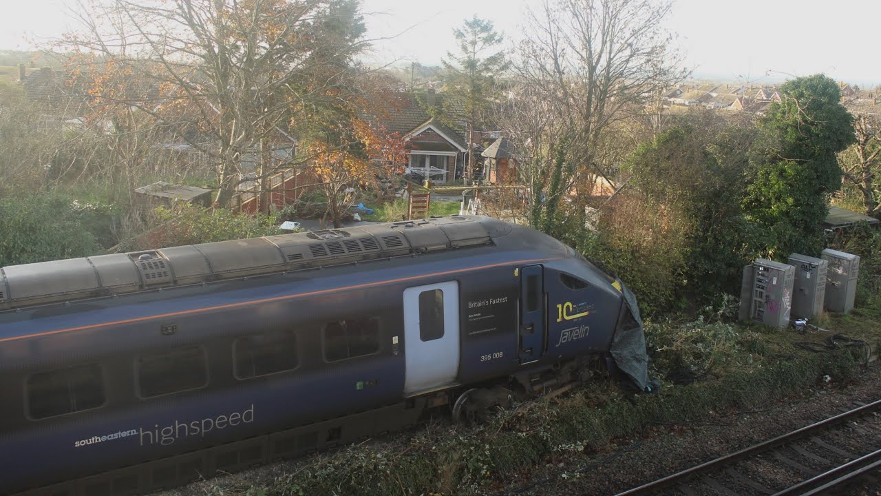 A Derailed southeastern class 395008+pullman+RHTT at my local Ramsgate ...