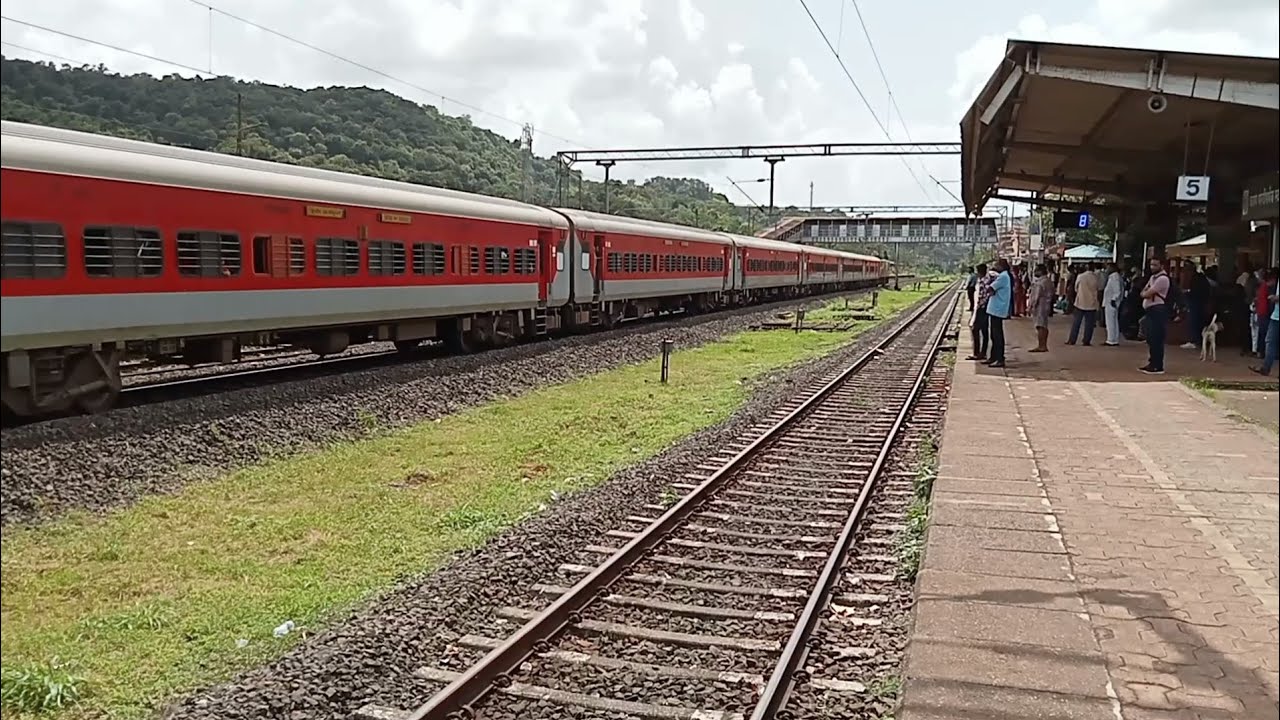INDORE KOCHUVELI SF EXPRESS SKIPPING KHED STATION WITH KJM WAP7 ...