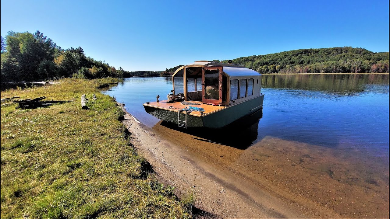 Wild Canadian Lake Houseboating - YouTube