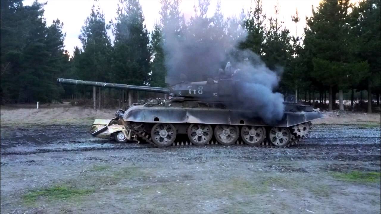 T-55 AM2 tank gets a car stuck in its track - YouTube