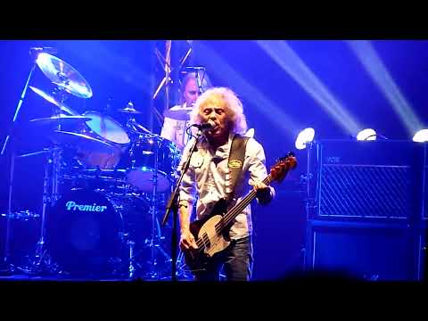 Status Quo Frantic Four Manchester Apollo 6th April 2014 - YouTube