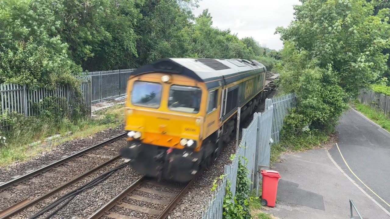 Class 66 + 450 + 444 Desiro | 66741 + 450084 + 444009 | Crossover ...