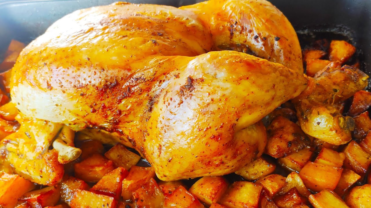 Pollo al horno asado en su jugo (tierno y jugoso por dentro y crujiente ...