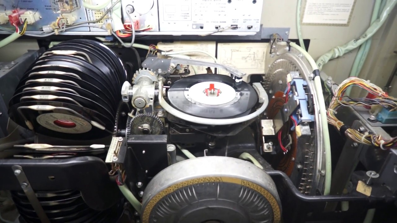 Rockola 470 jukebox in the Vintage Vault Arcade - YouTube