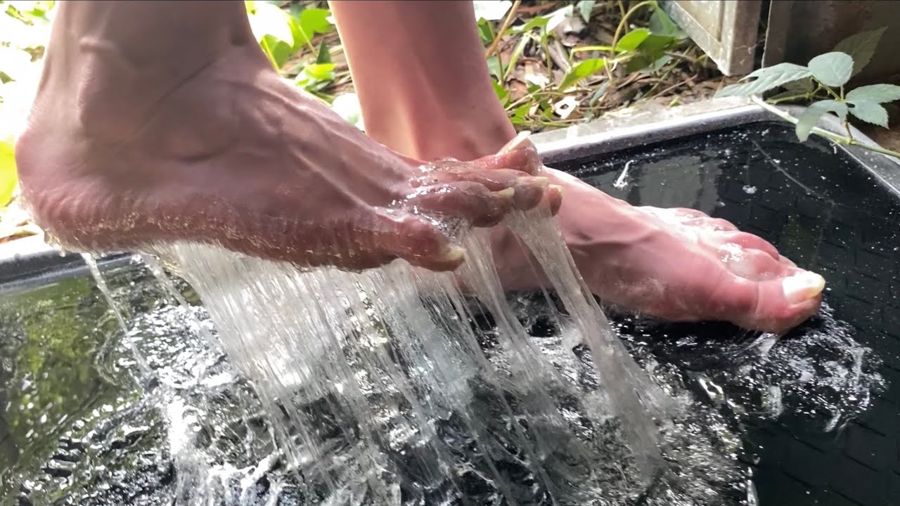 Bare feet struggling in sticky superglue trap - YouTube