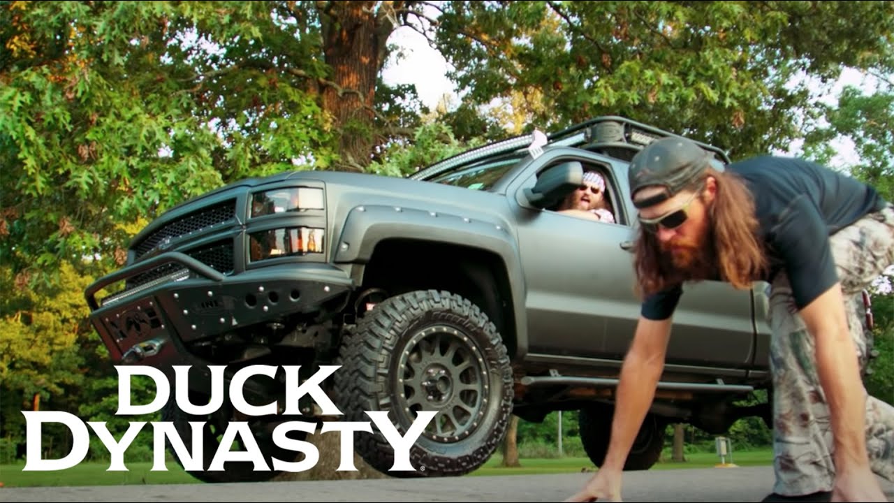 Duck Dynasty: Jase Races Willie's Truck (Season 7, Episode 6) | Duck ...