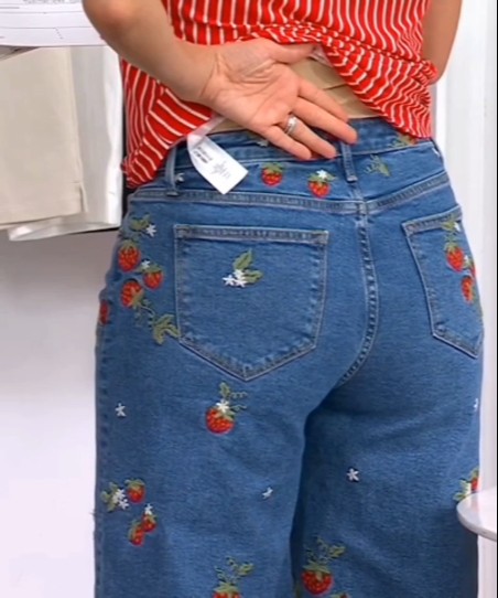 QVC host Shawn modeling jeans 347 - YouTube