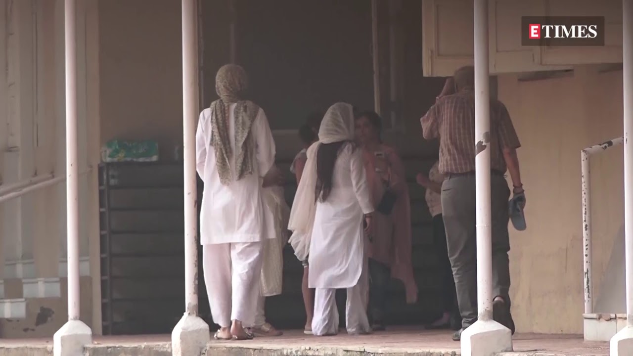 Dimple Kapadia’s mother Betty Kapadia passes away - YouTube