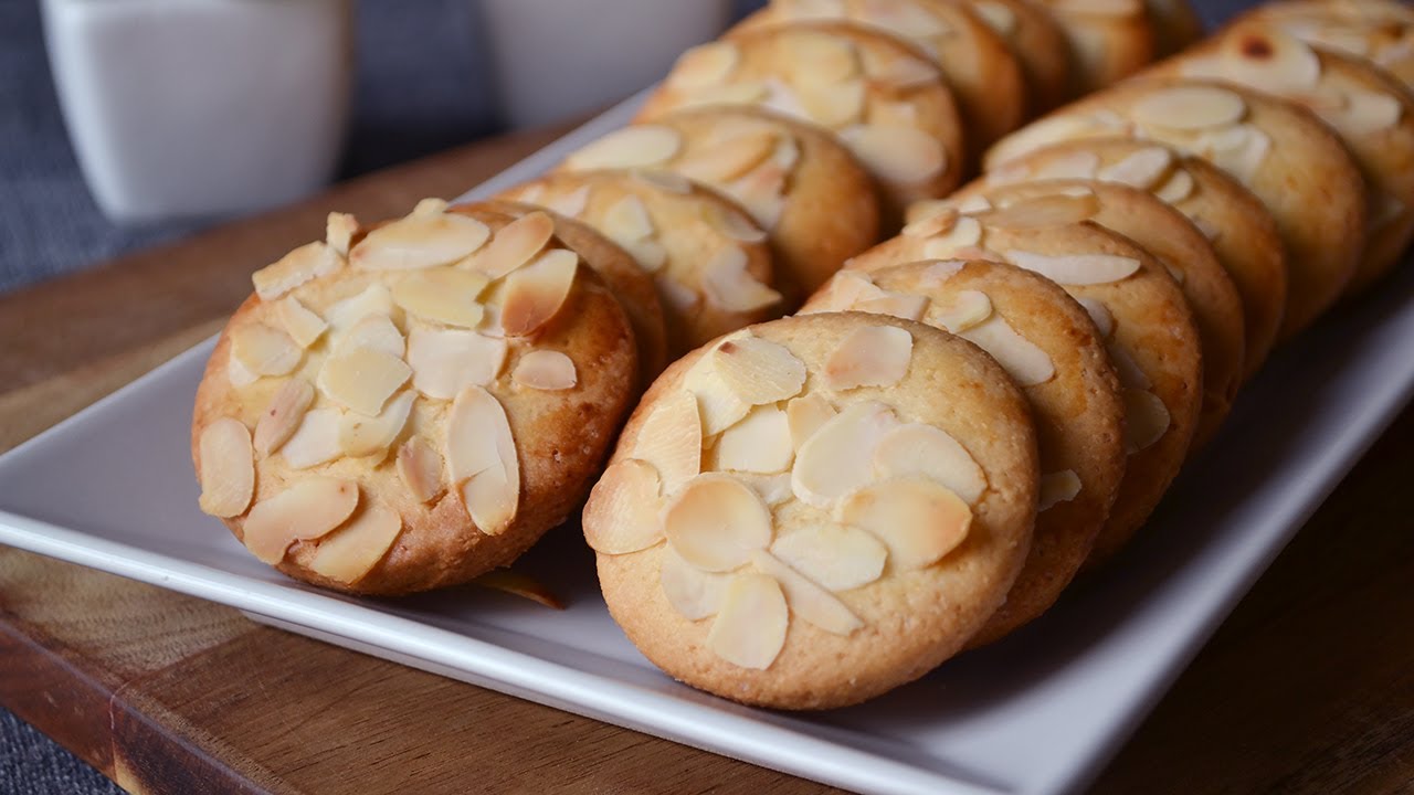 A quick and delicious recipe for crispy almond cookies. #490 - YouTube