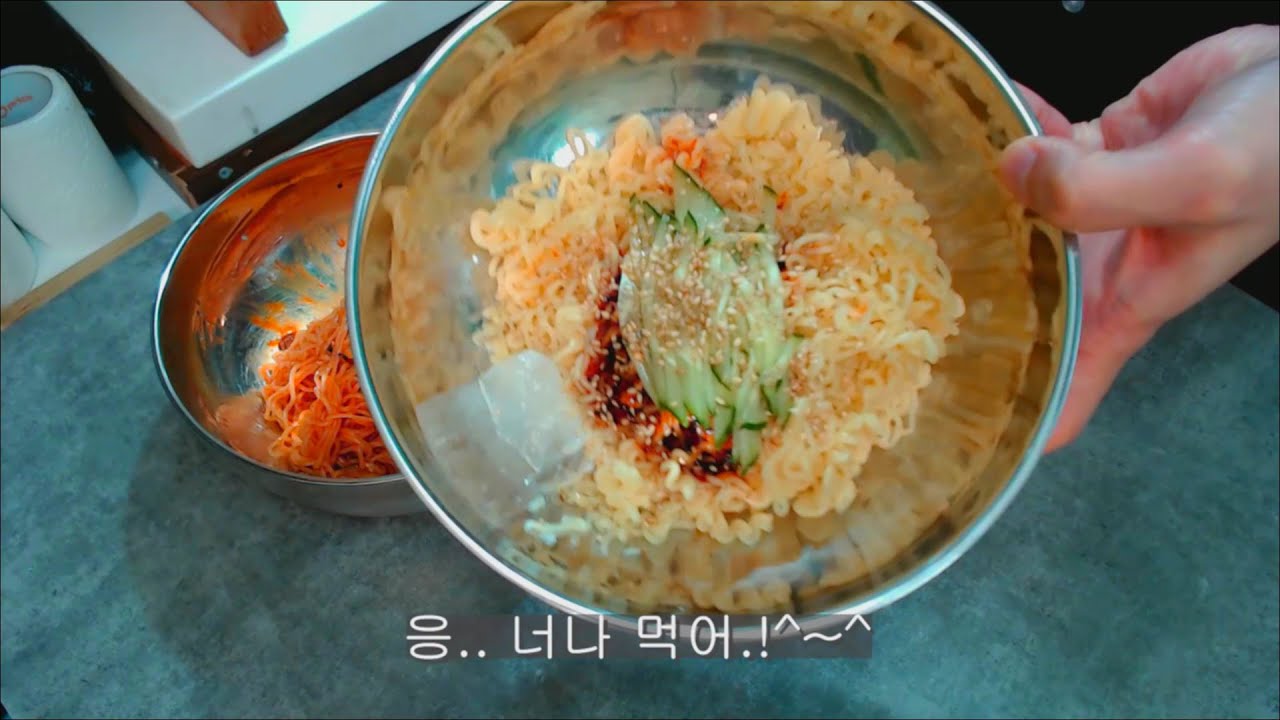 팔도진빔면 Korea Bibim Myeon - YouTube