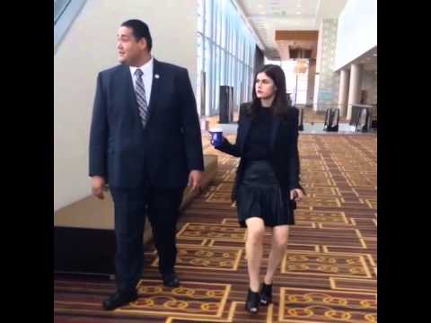 Alexandra Daddario Hard time walking in heels - YouTube