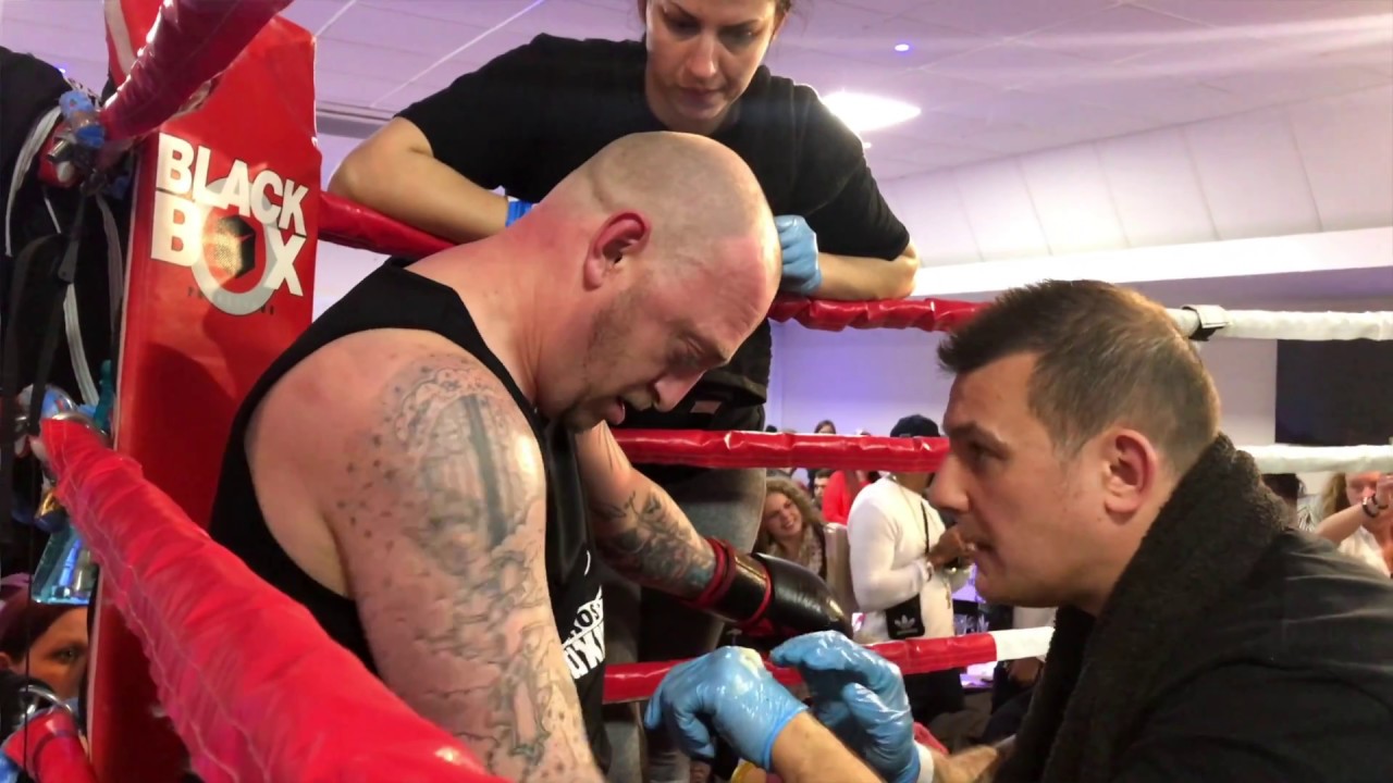 Nicholas Hitchcock Vs Chris Howel - YouTube