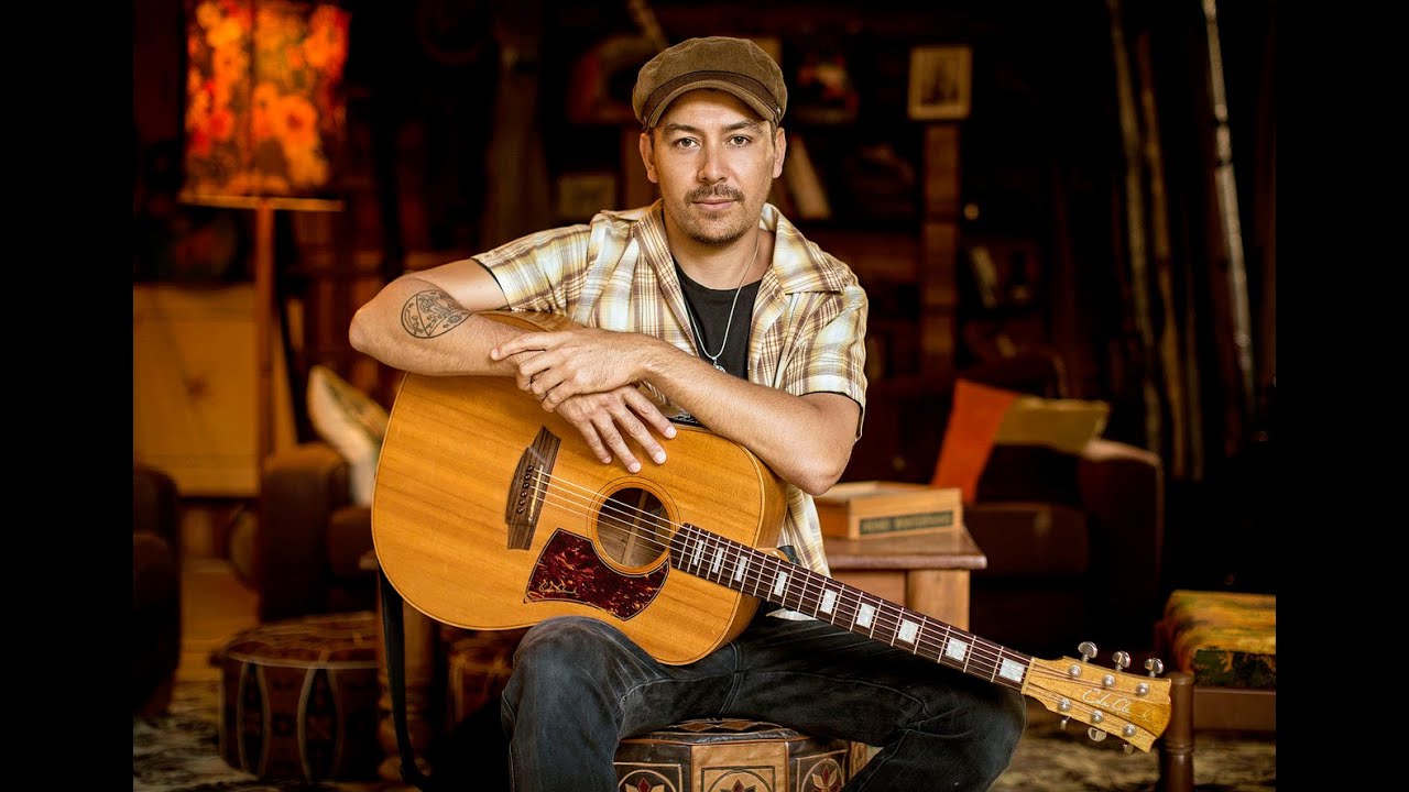 Dallas James - Byron Bay Acoustic Soloist - YouTube