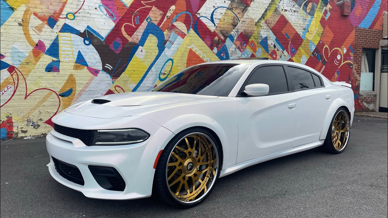 Mounting Up a Custom Painted Widebody Scatpack on 24 inch Forgiatos ...