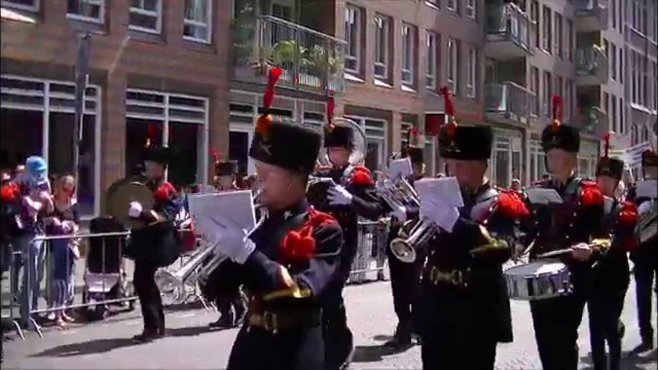 Muziekkorpsen - Defilé Veteranendag Den Haag 2015 Deel 2 - YouTube
