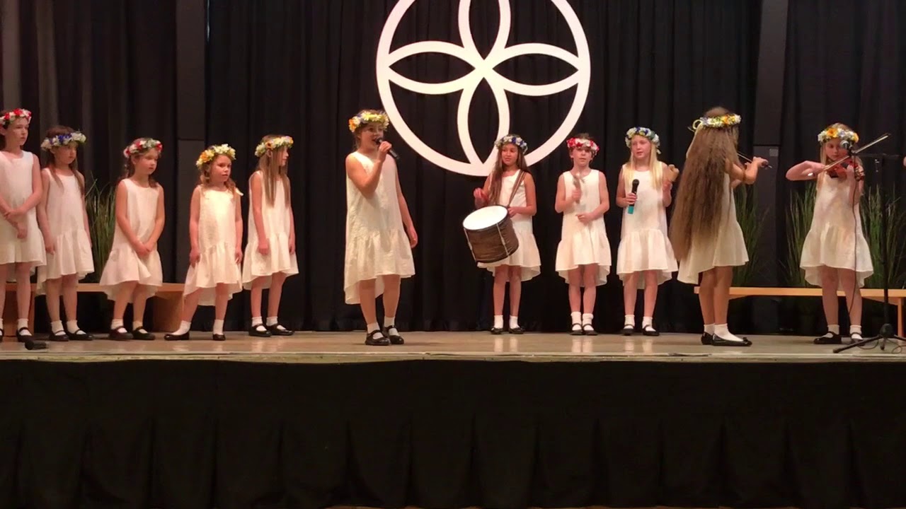 Meitenes dzied - YouTube