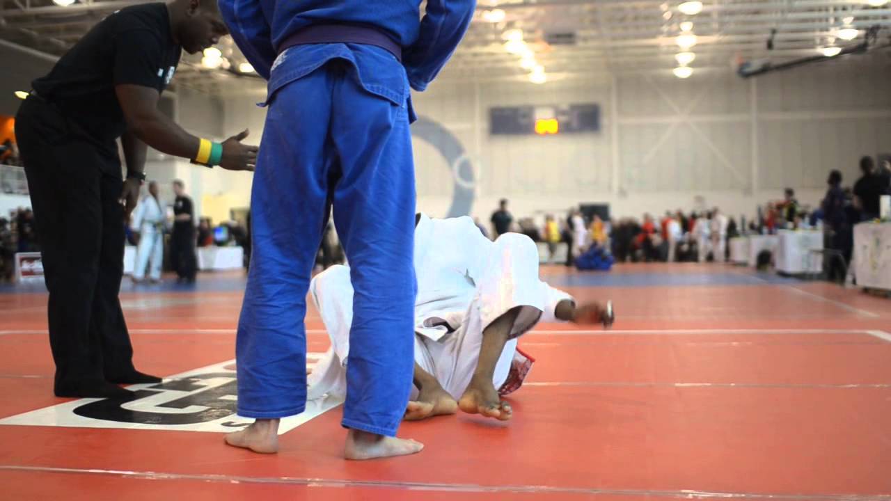 2014 Ontario Open Purple belt feather: Arther Zuka vs. Alex Hodi - YouTube