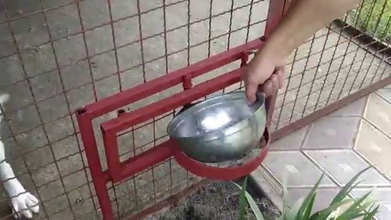 Кормушка для собаки в вольере (своими руками). - YouTube