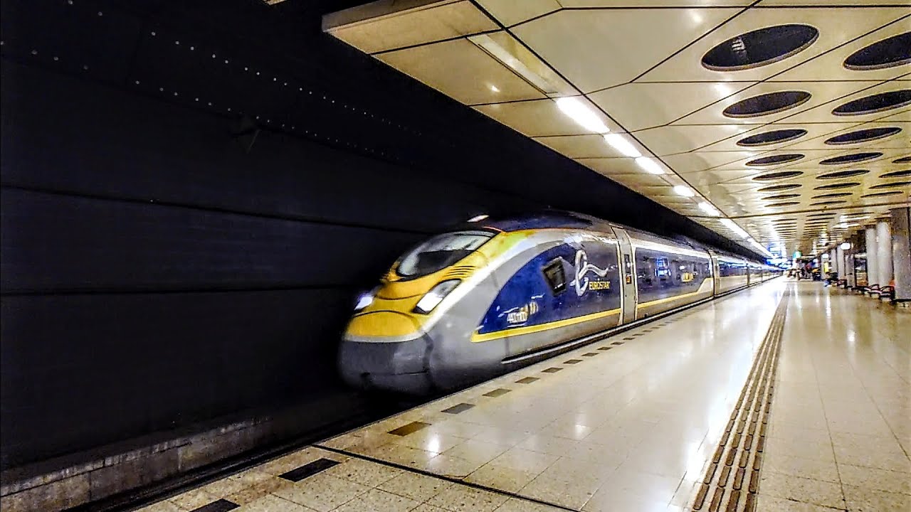 The 16-car Class 374 / E320 Eurostar passes Schiphol Airport for London ...