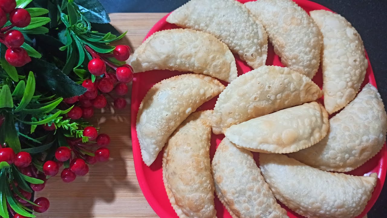 Goan Two Different Types Of Neureos||Goan Christmas Sweet||Goan Neureos ...