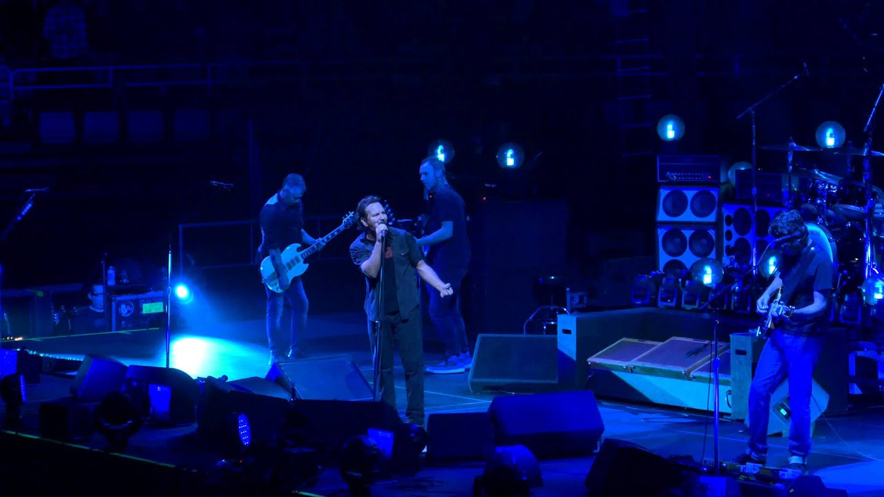Pearl Jam - Amongst The Waves - Detroit (October 16, 2014) (4K) - YouTube