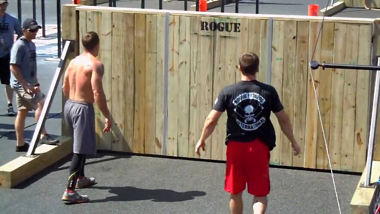 CrossFitGames 2010 -Burpee Wall Jumps - Men - YouTube