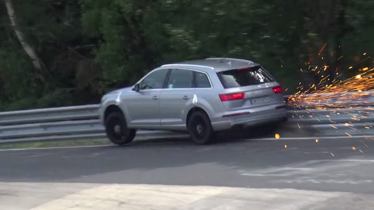 High speed police pursuit AUDI - YouTube