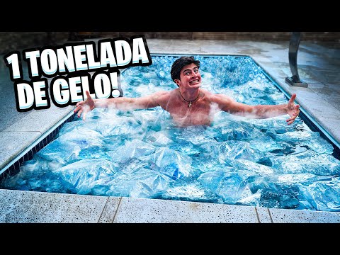 🧊COLOQUEI UMA TONELADA DE GELO NA MINHA PISCINA!🧊