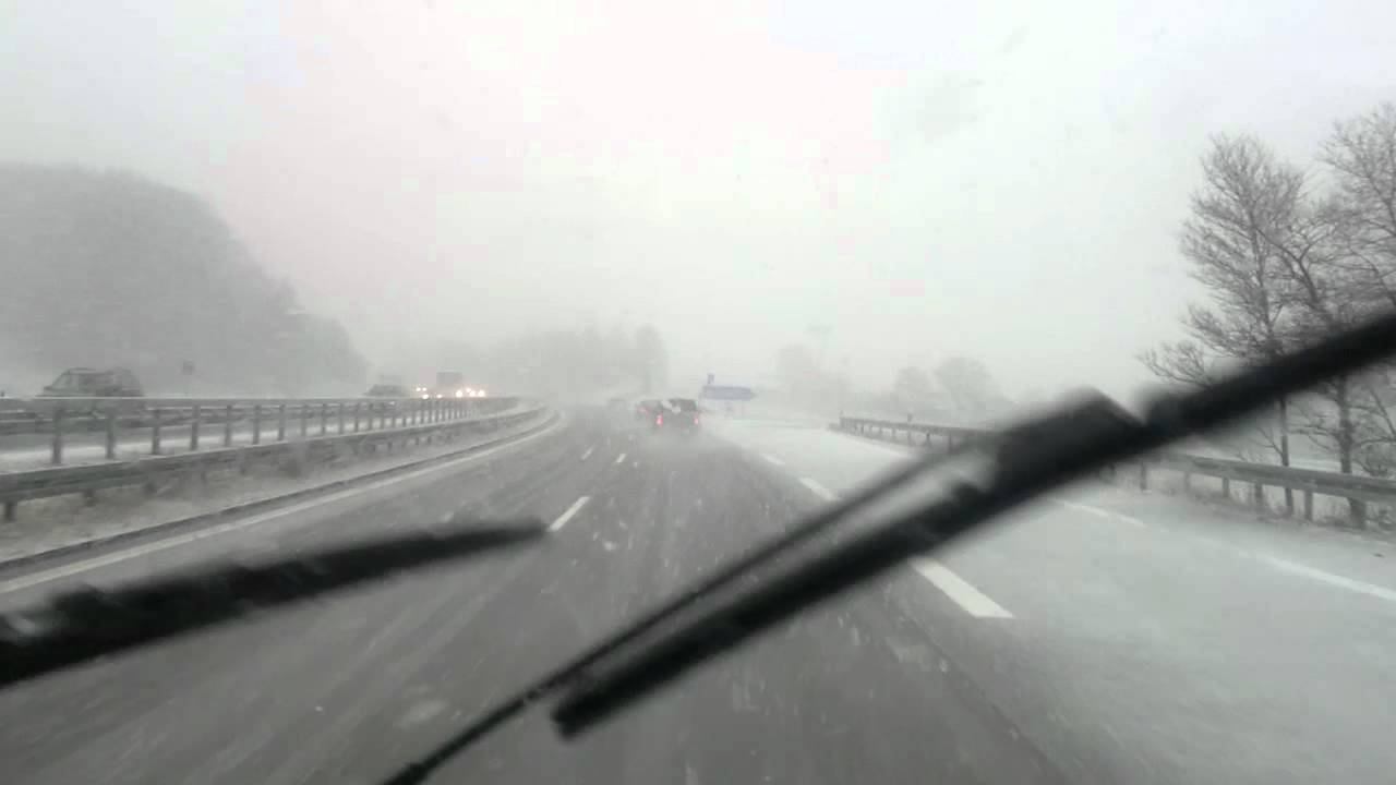 Terrible snow on the highway, schreckliche Schnee auf der Autobahn ...