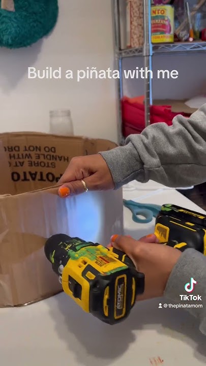 Learn how to make a piñata - YouTube