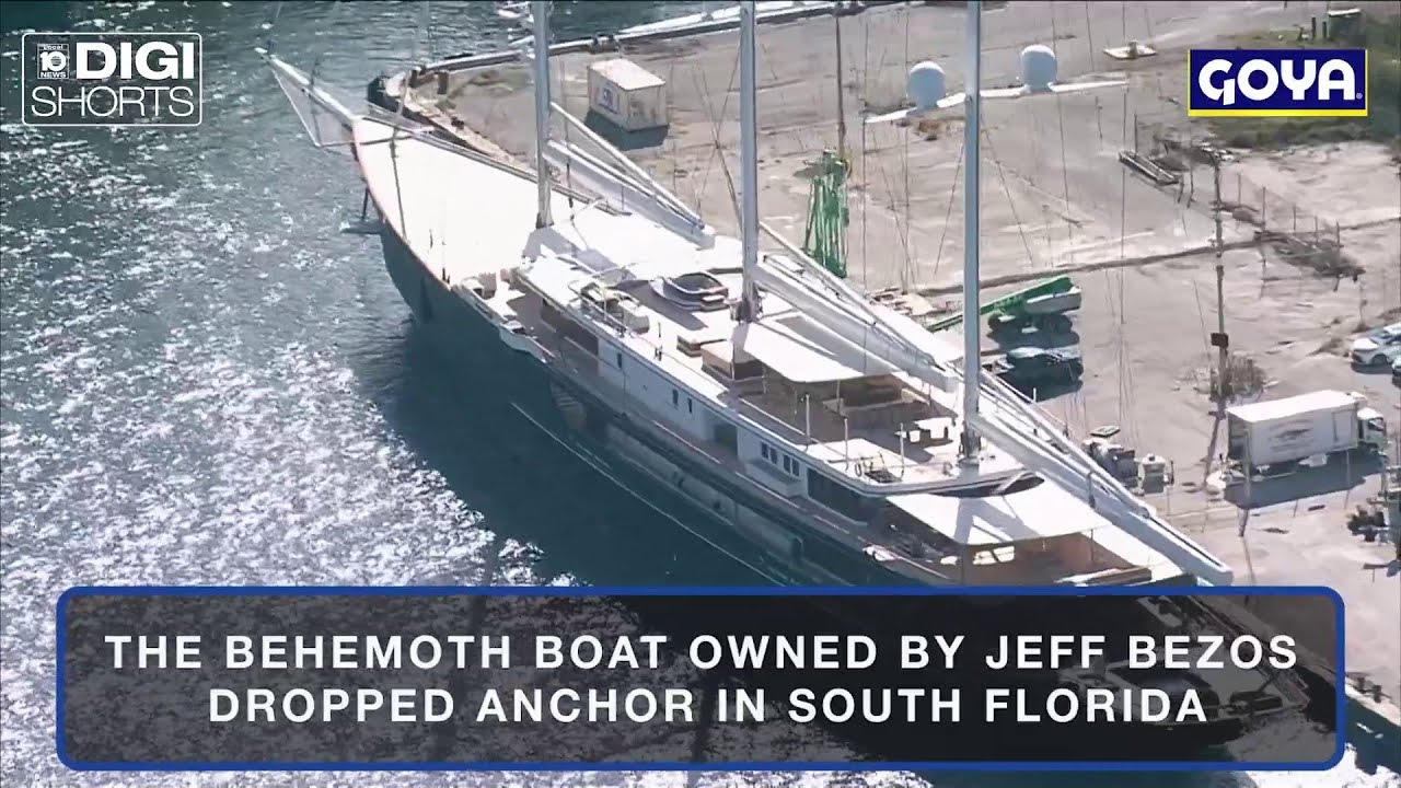 Jeff Bezos’ mega-yacht docks in Fort Lauderdale - YouTube
