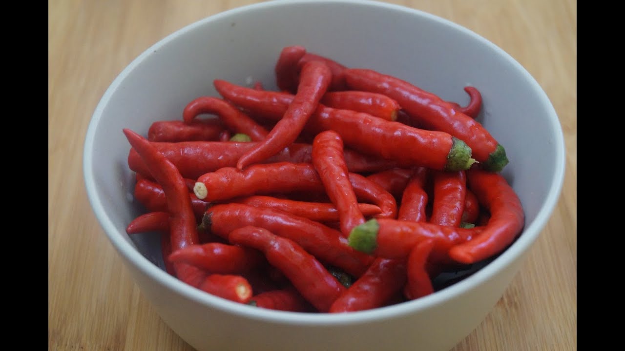 Pandu mirchi pachadi (Ripe red chilli chutney) - YouTube