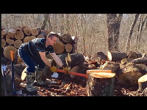 29 pound mega monster maul splitting large log