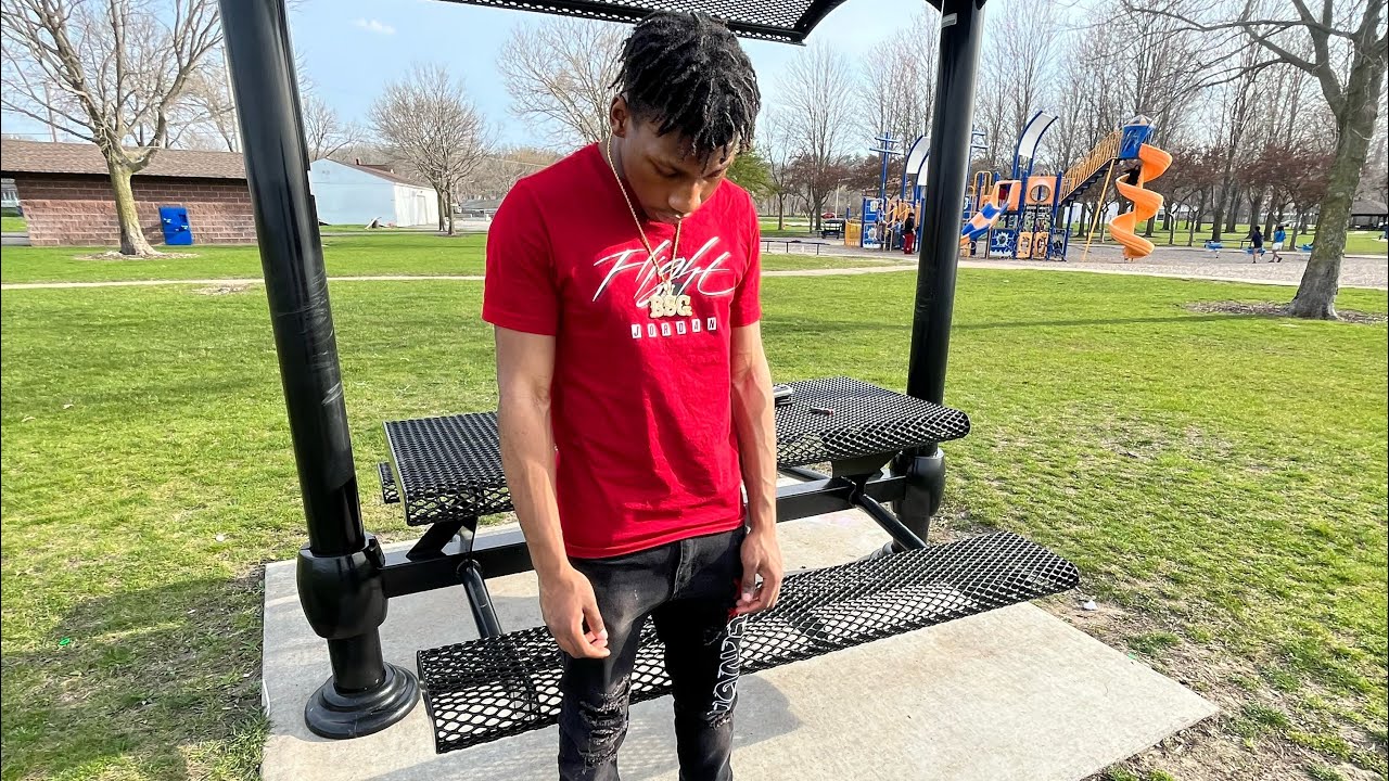 Lil Rod- Loui Bag(Official Music Video). - YouTube