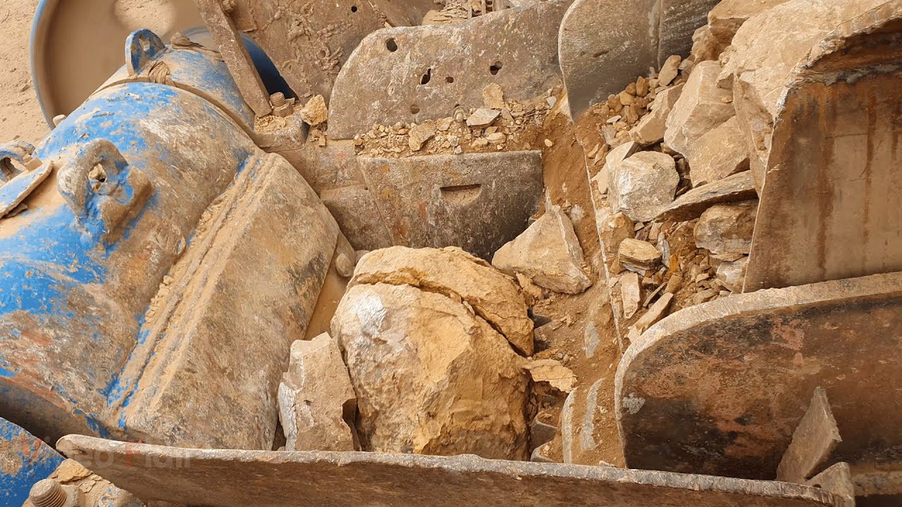 best giant Rock Crusher new stone crusher machine rock quarry crushing ...