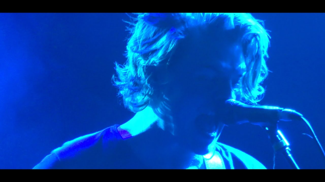 Lawson - I Look Anyway (LIVE) - YouTube